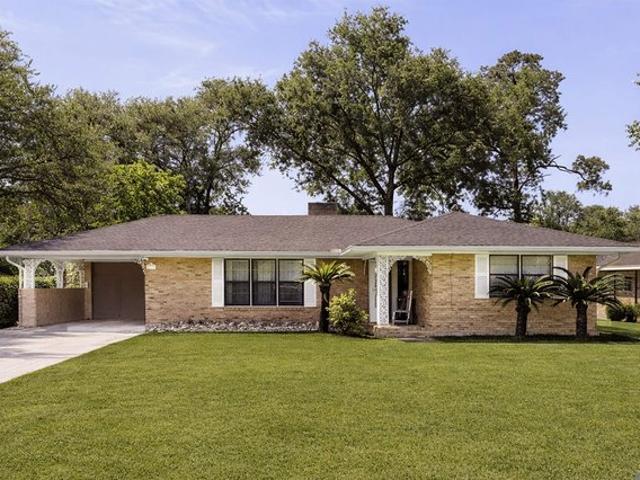 58515 Delacroix Ave, Plaquemine, LA 70764