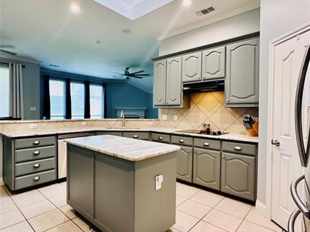 5851 Lorenzo Drive