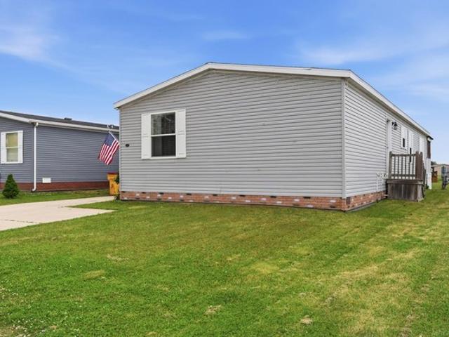 58520 Brookside Dr, Lenox, MI 48048