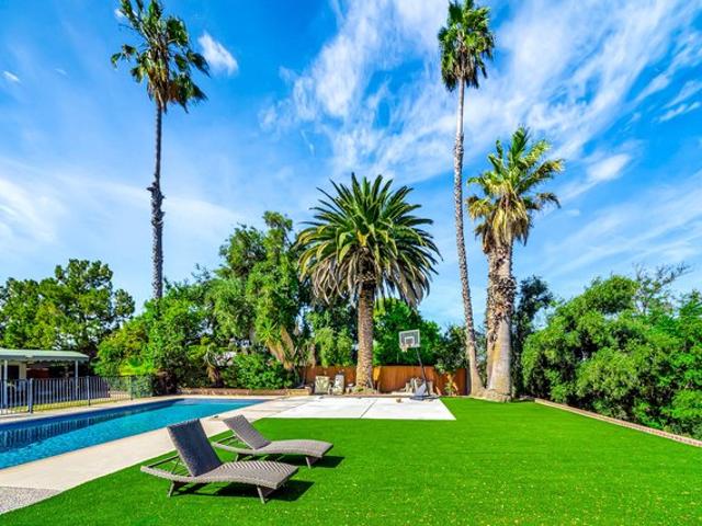 5852 McDonie Ave, Los Angeles, CA 91367