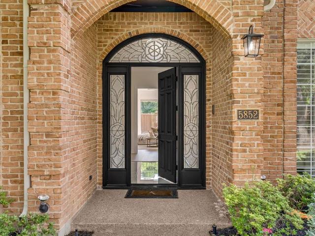 5852 Bridle Bend Court