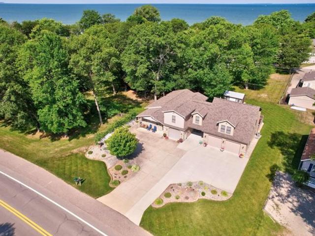 5852 Port Austin Rd, Caseville, MI 48725
