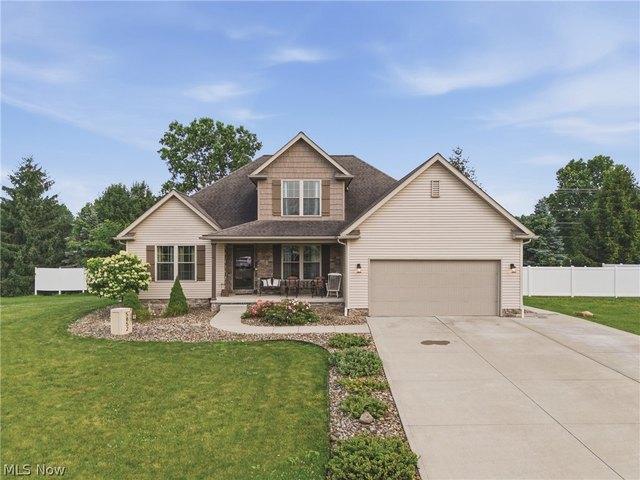 5852 Sky Ridge Ave NE, Louisville, OH 44641