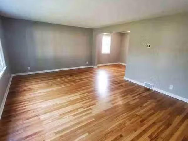 58535029 5028 N 61st St