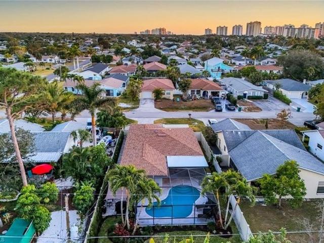 585 100th Ave N, Naples, FL 34108
