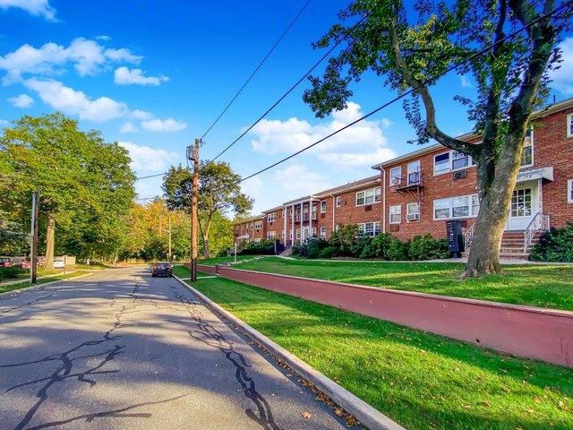 585 Center St Unit 10, Oradell, NJ 07649