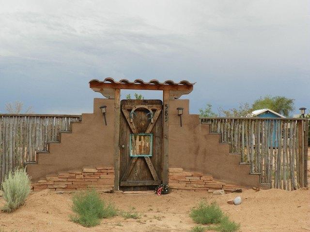585 Angel Rd, Corrales, NM 87048