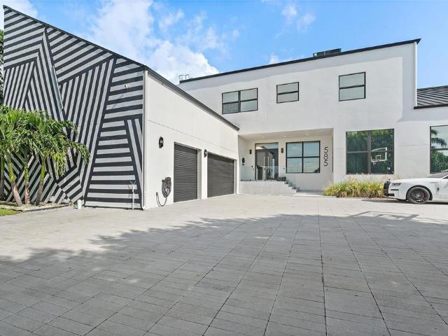 585 Dolphin Ave SE, St. Petersburg, FL 33705 | MLS #TB8494 | Compass