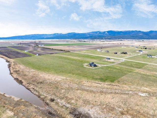 585 Farm Rd, Kalispell, MT 59901