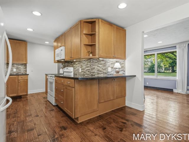 585 Huizenga Avenue