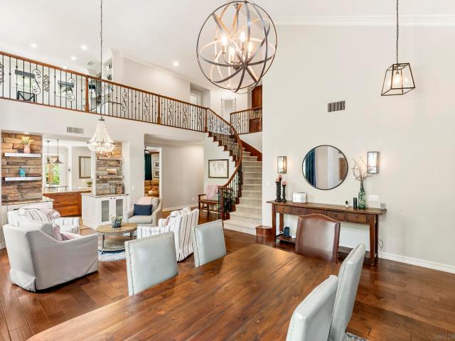 585 Lone Oak