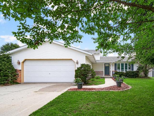 585 Lake Park Dr, Valparaiso, IN 46385