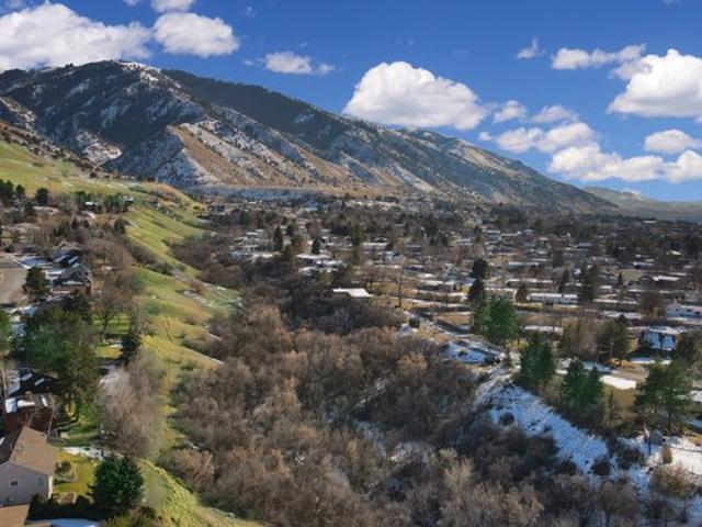 585 Maple Hollow Ln, Providence, UT 84332