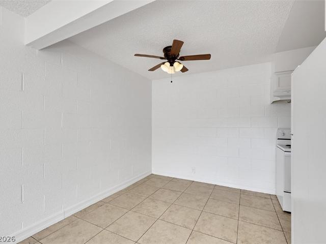 585 S Royal Crest Cir, Unit 16, Las Vegas, NV 89169 | MLS #2748