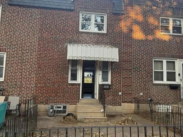 585 Snowden Rd, Upper Darby, PA 19082
