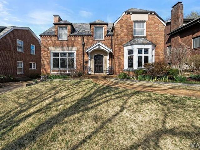 585 Stratford Ave, University City, MO 63130