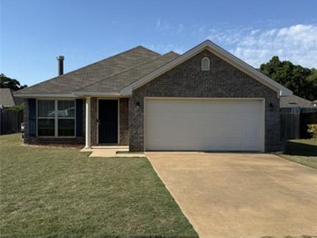 585 Sunset Dr, Prattville, AL 36067