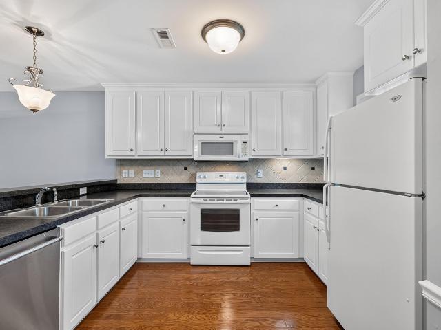 585 Pinecroft Drive