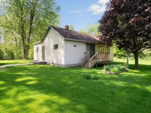 585 W CHIPPEWA RIVER RD, MIDLAND, MI 48640 Single Family Resid.