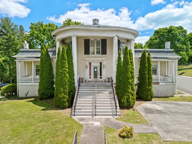 585 W Main St