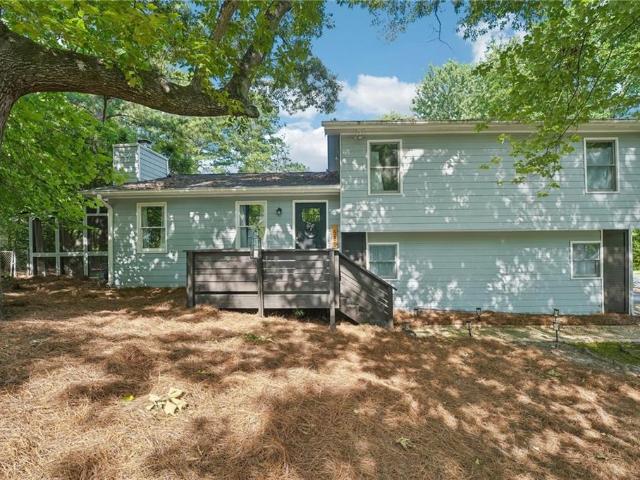 585 Westchester Circle SW