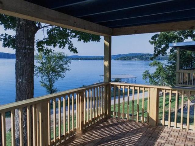 585 Tom Turkey Cir, Reeds Spring, MO 65737