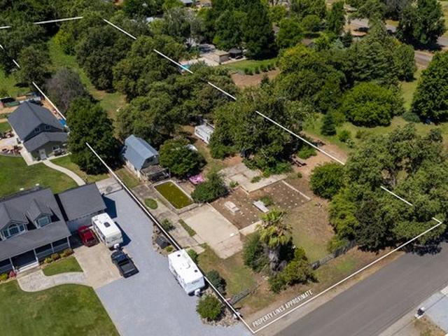 5864 Green Acres Dr, Anderson, CA 96007