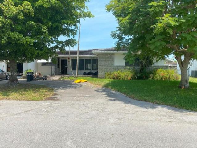 5865 Twin Lake Dr SW, South Miami, FL 33143