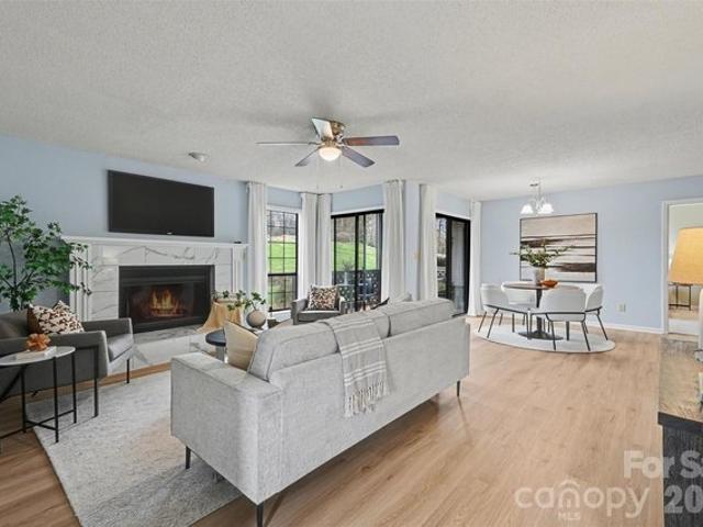 5866 Harris Grove Ln, Charlotte, NC 28212