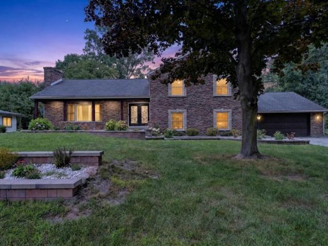 5866 Pine View Dr, Ypsilanti, MI 48197