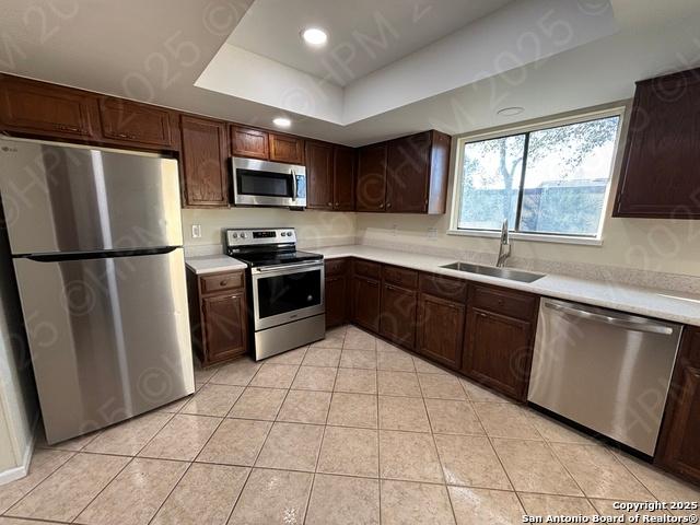 5868 Royal Ridge Dr