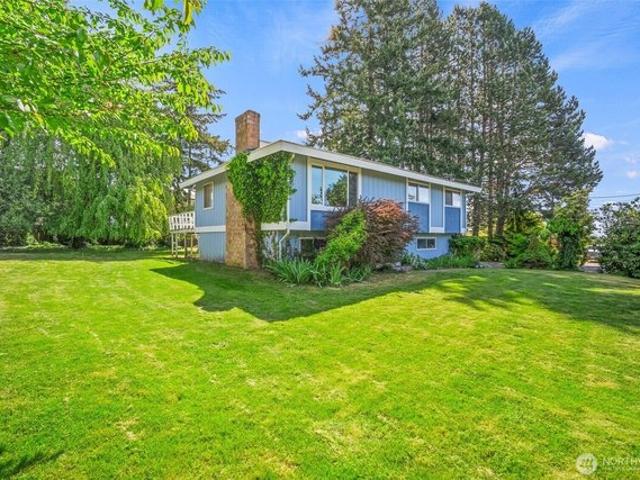 5860 Hawthorne Ln, Ferndale, WA 98248