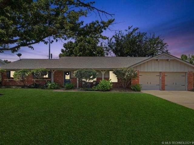 5860 S Hudson Pl, Tulsa, OK 74135