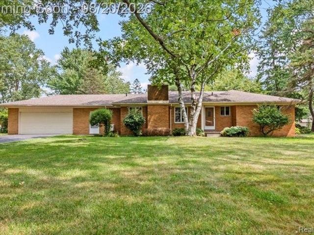 5860 Wright Dr, Troy, MI 48098