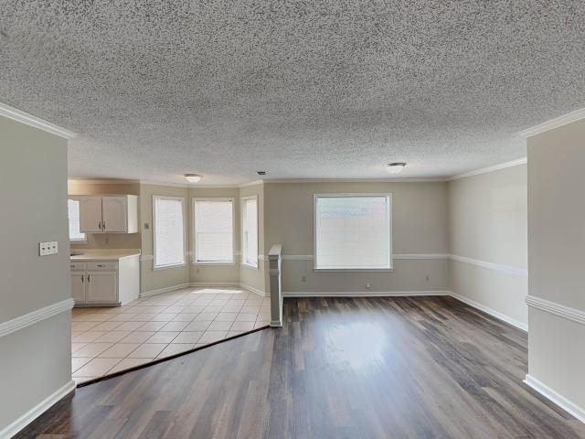 5863 pipers green ln