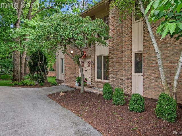5863 Seville Circle