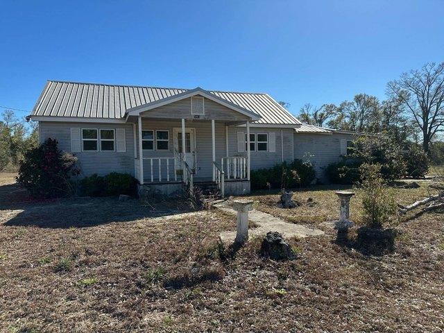 5863 Sherman Dr, Marianna, FL 32446