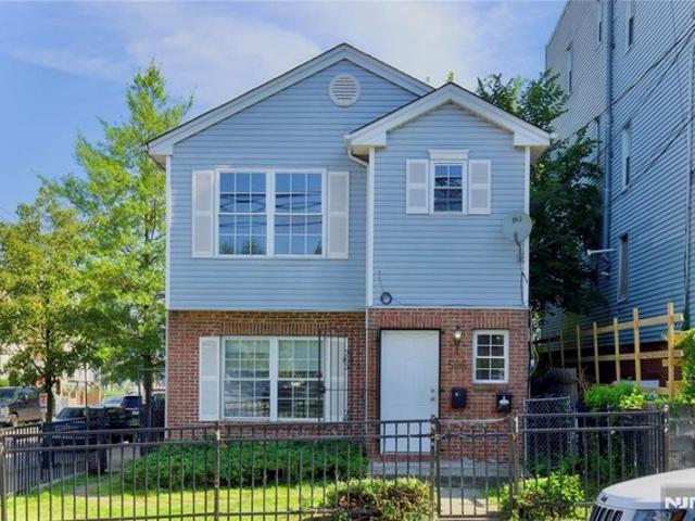 586 15th Ave, Newark, NJ 07103
