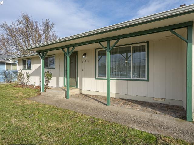586 45TH PL NE