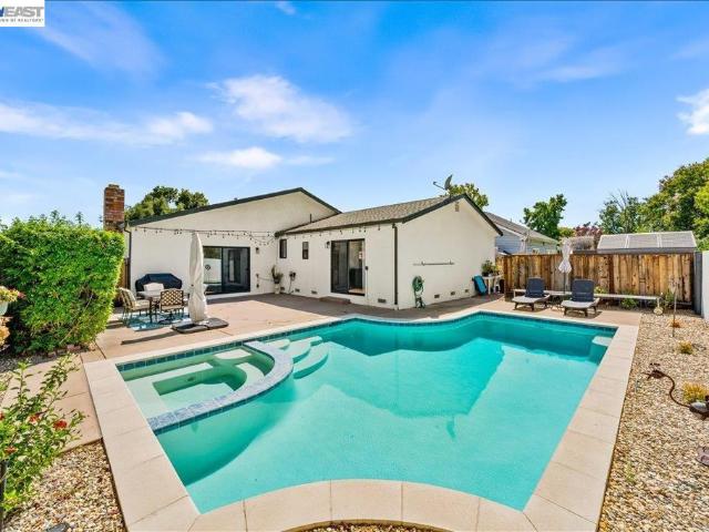 586 Colusa Way