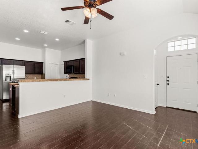 586 Creekside Circle