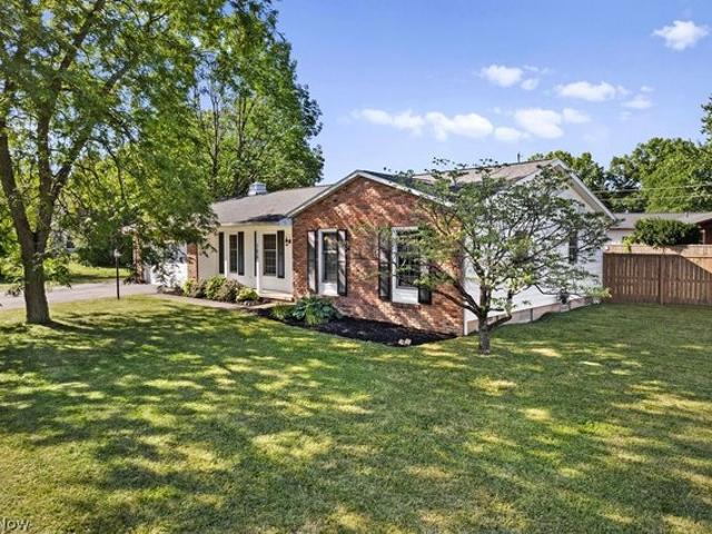 586 Brookpark Dr, Cuyahoga Falls, OH 44223