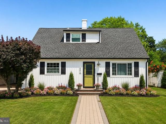 586 Doloro Dr, Morrisville, PA 19067