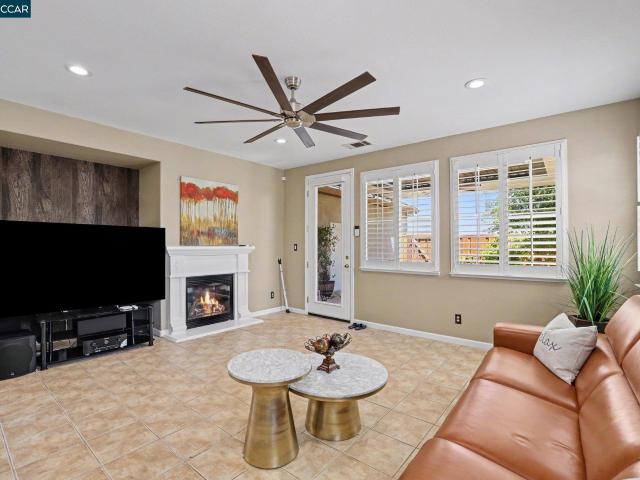 586 Dutch Elm Dr