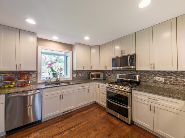 586 EARL Drive