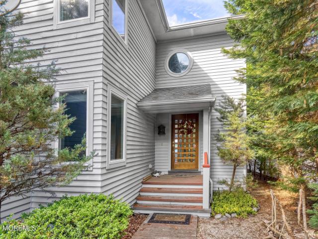 586 Kingfisher Circle