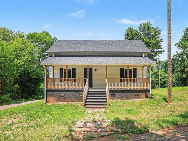 586 Hickory Dr, Startex, SC 29377