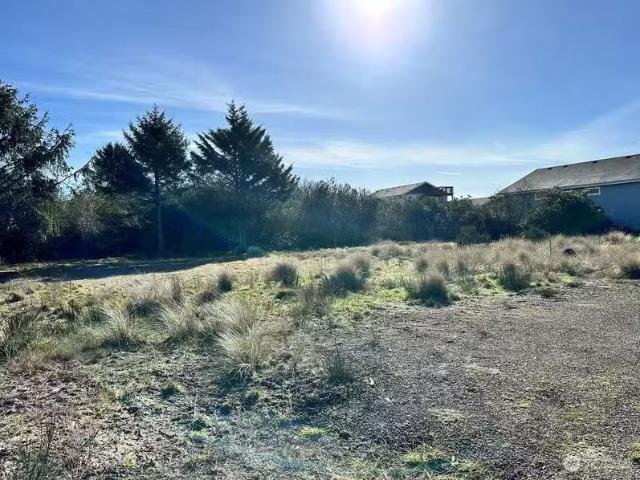 586 Ocean Shores Blvd SW, Ocean Shores, WA 98569 MLS 2210192