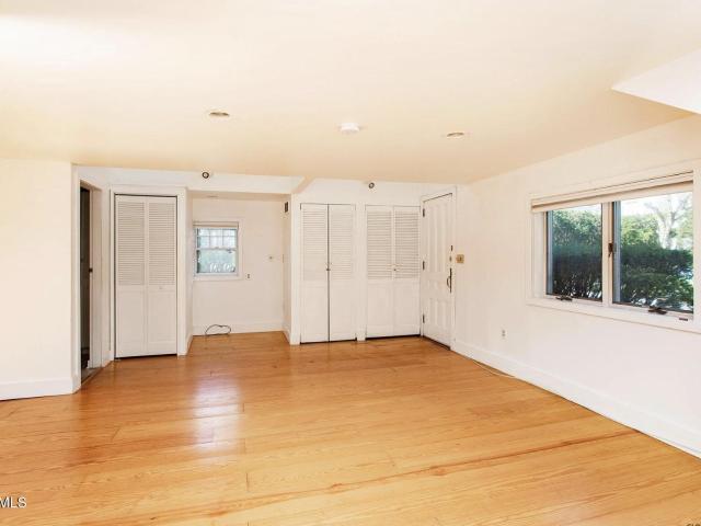586 N Broadway