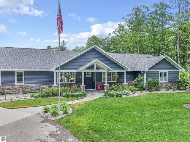 586 Starflower Ln, Traverse City, MI 49696